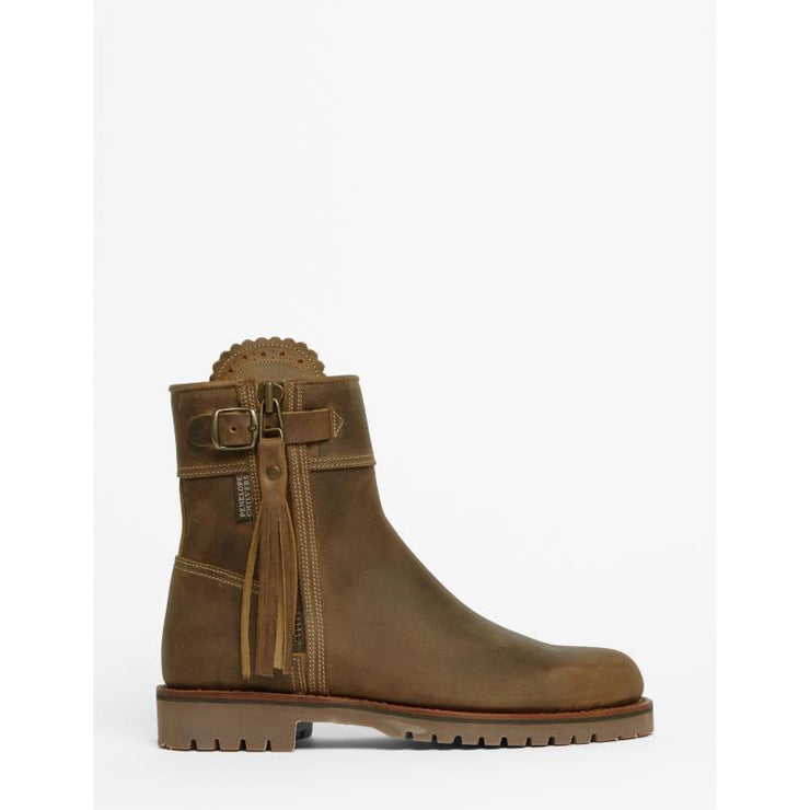 Penelope Chilvers – William Powell